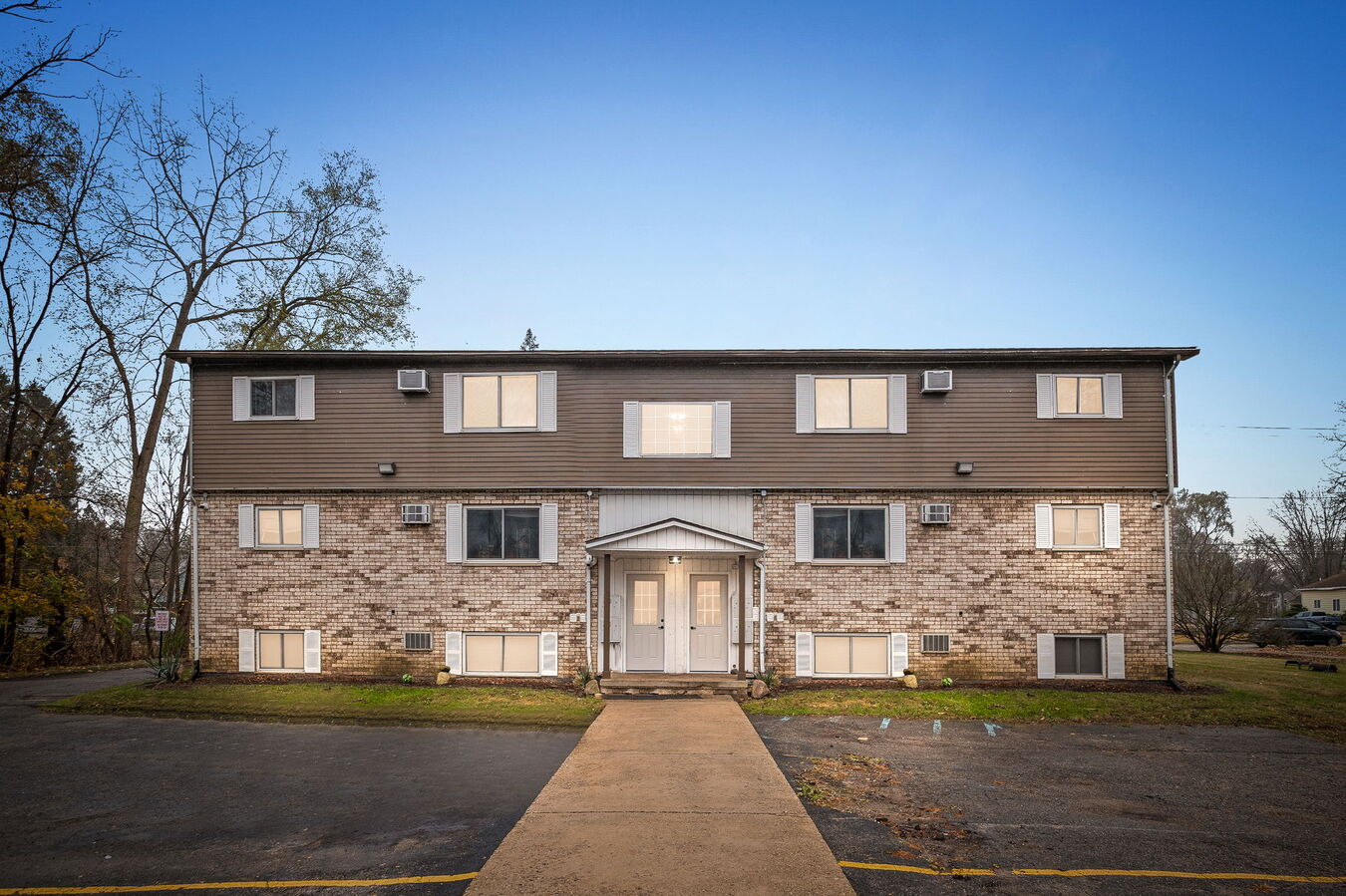 Maple Place Apartments - 815 E Maple St Holly, MI | Rentable