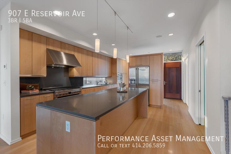 907 E Reservoir Ave Milwaukee, WI Apartment for Rent