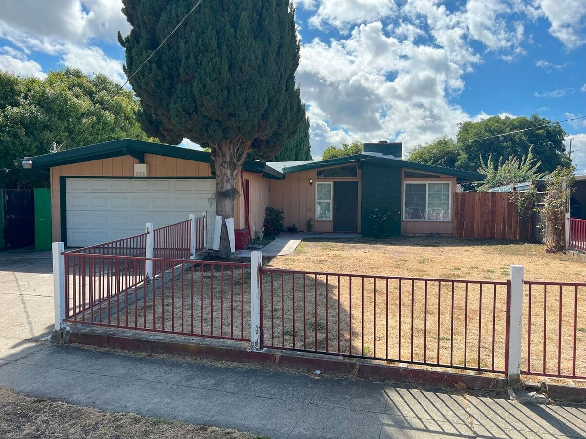 Beautiful Cul-de-sac Home With Large Private... Apartments Hayward, CA