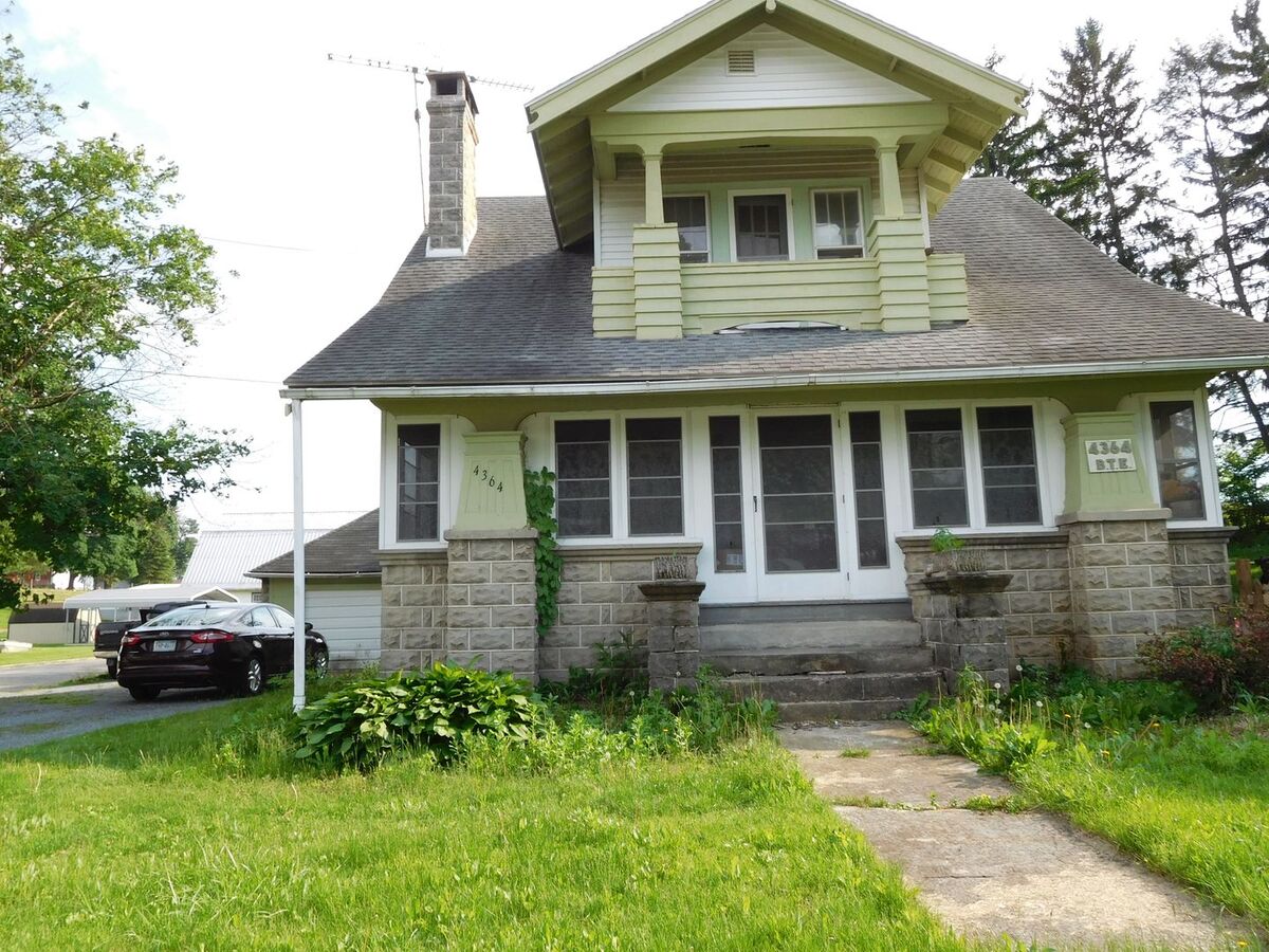 Roomy Craftsman Style House Apartments Waynesboro, PA