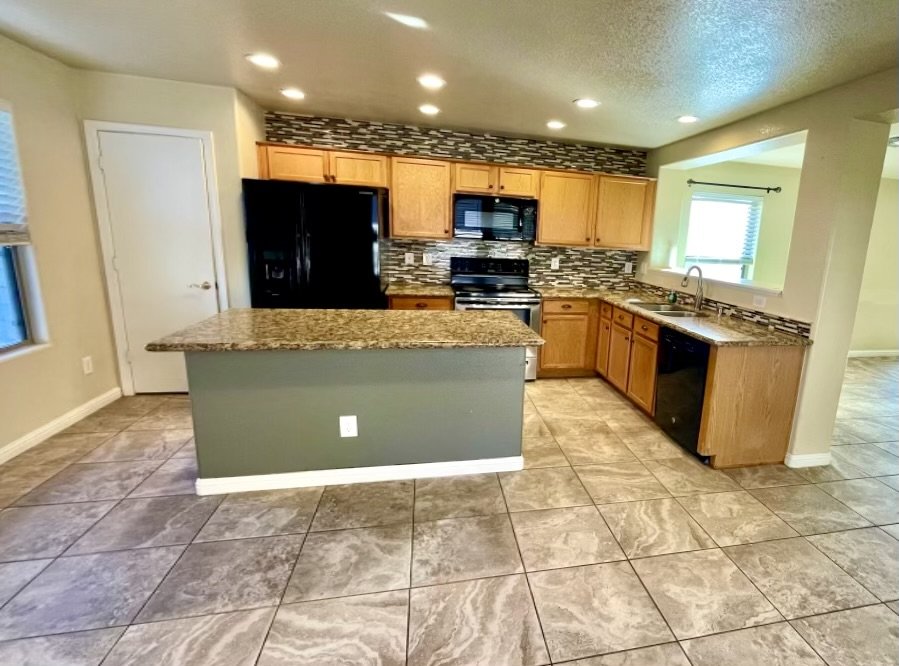 Light And Bright 3 Bedroom Apartments Surprise, AZ | Rentable