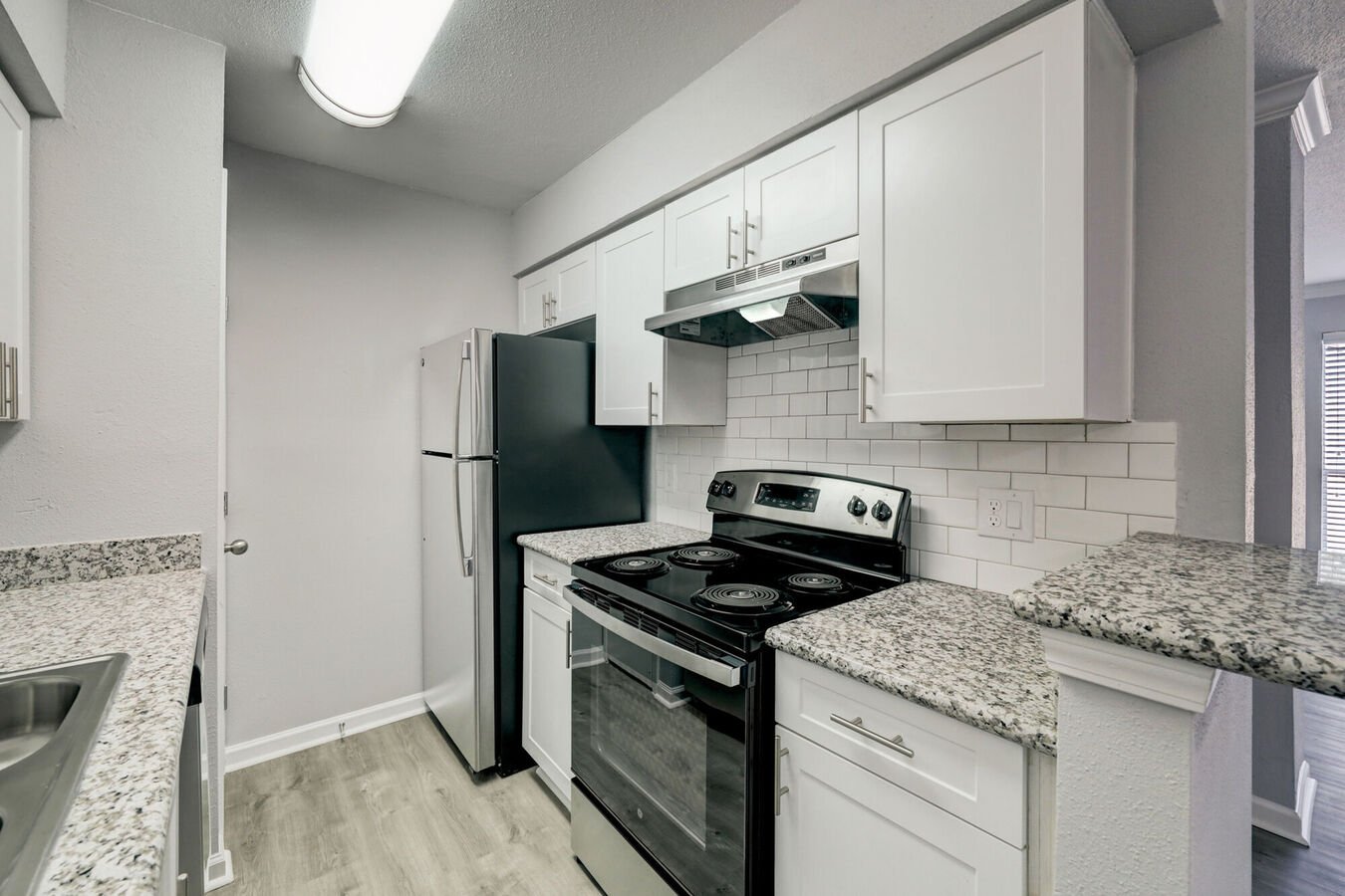 Live Oak Apartments - 851 Threadneedle St Houston, TX