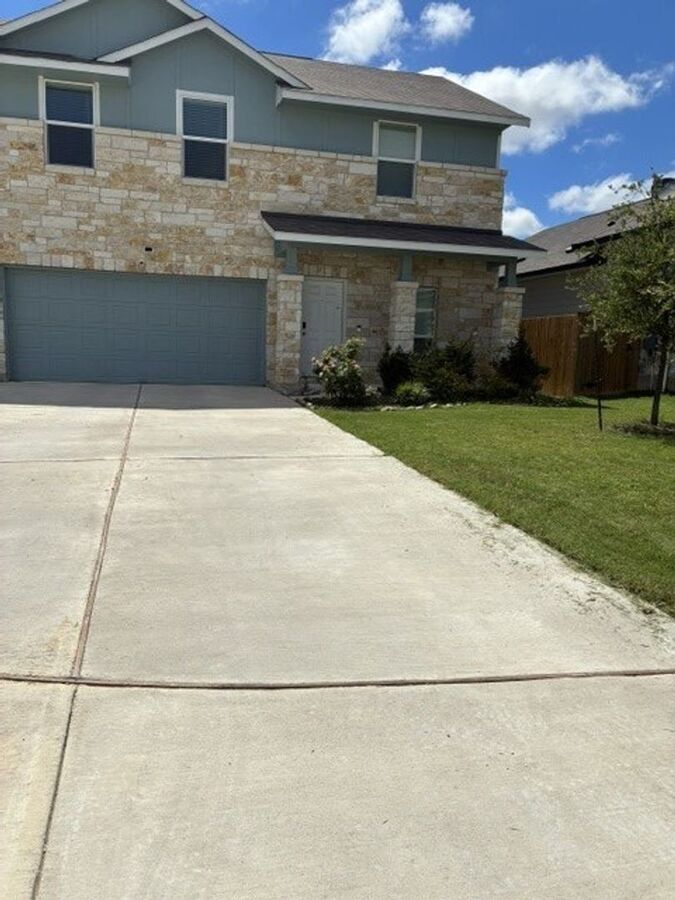 4-bedroom Home With Tesla Charger And Solar Panels Apartments Jarrell, TX
