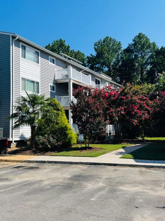 Gorgeous 2 Bedroom/2 Bath Condo Apartments Virginia Beach, VA