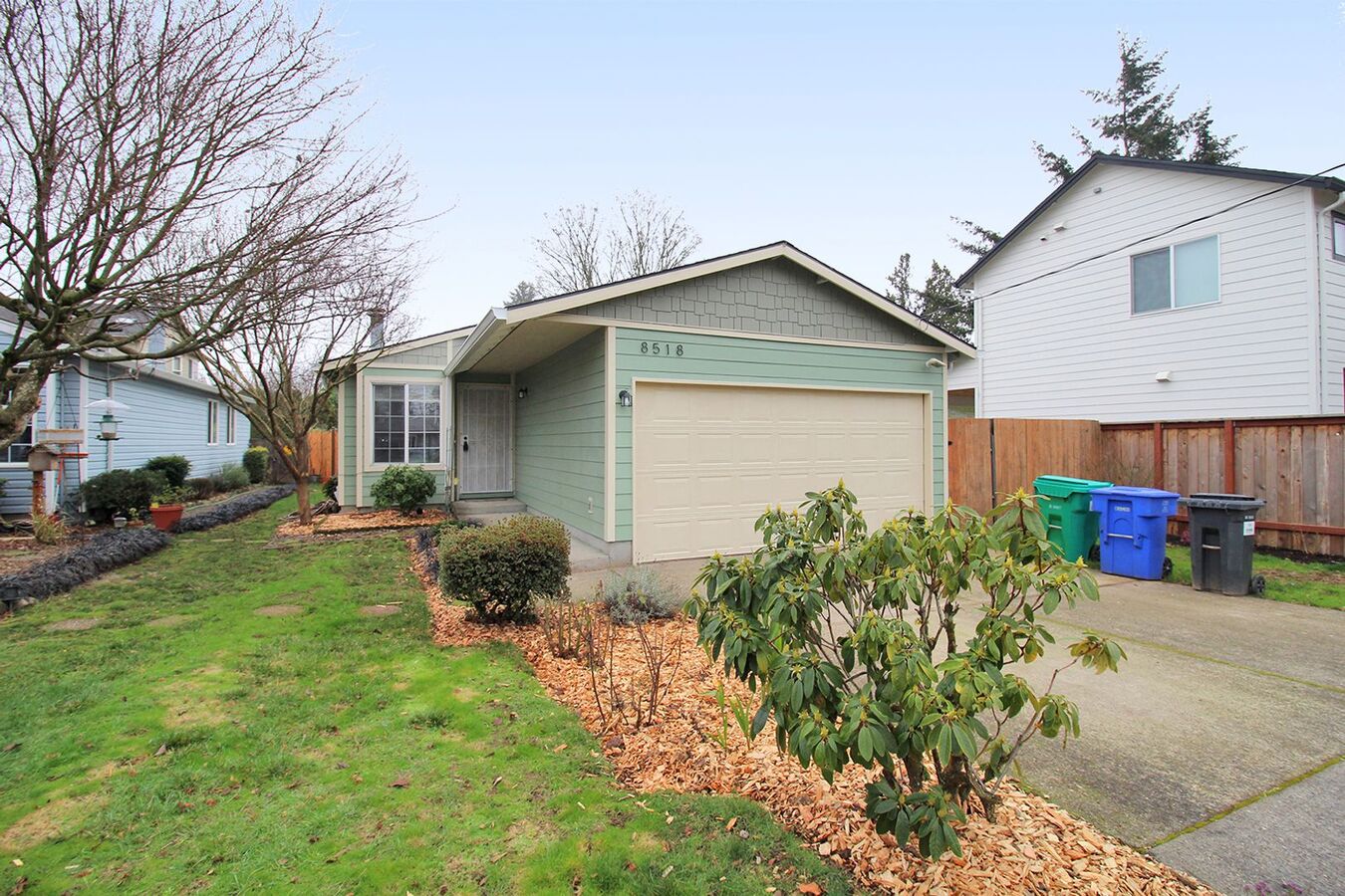 Beautifully Updated Se Portland 3 Bedroom/2 Bath... Apartments Portland, OR