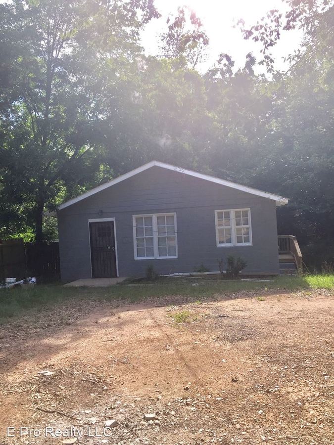 1 Bed 1 Bath House With A Lot Of Yard Space!... Apartments Atlanta, GA