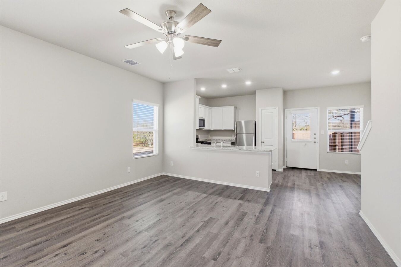 Stunning 3/25- Newly Built Row-house Apartments San Antonio, TX