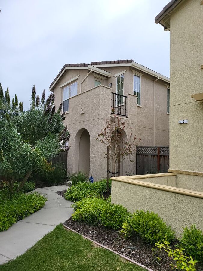Two Story Corner Cluster Home Available Now !! Apartments Richmond, CA