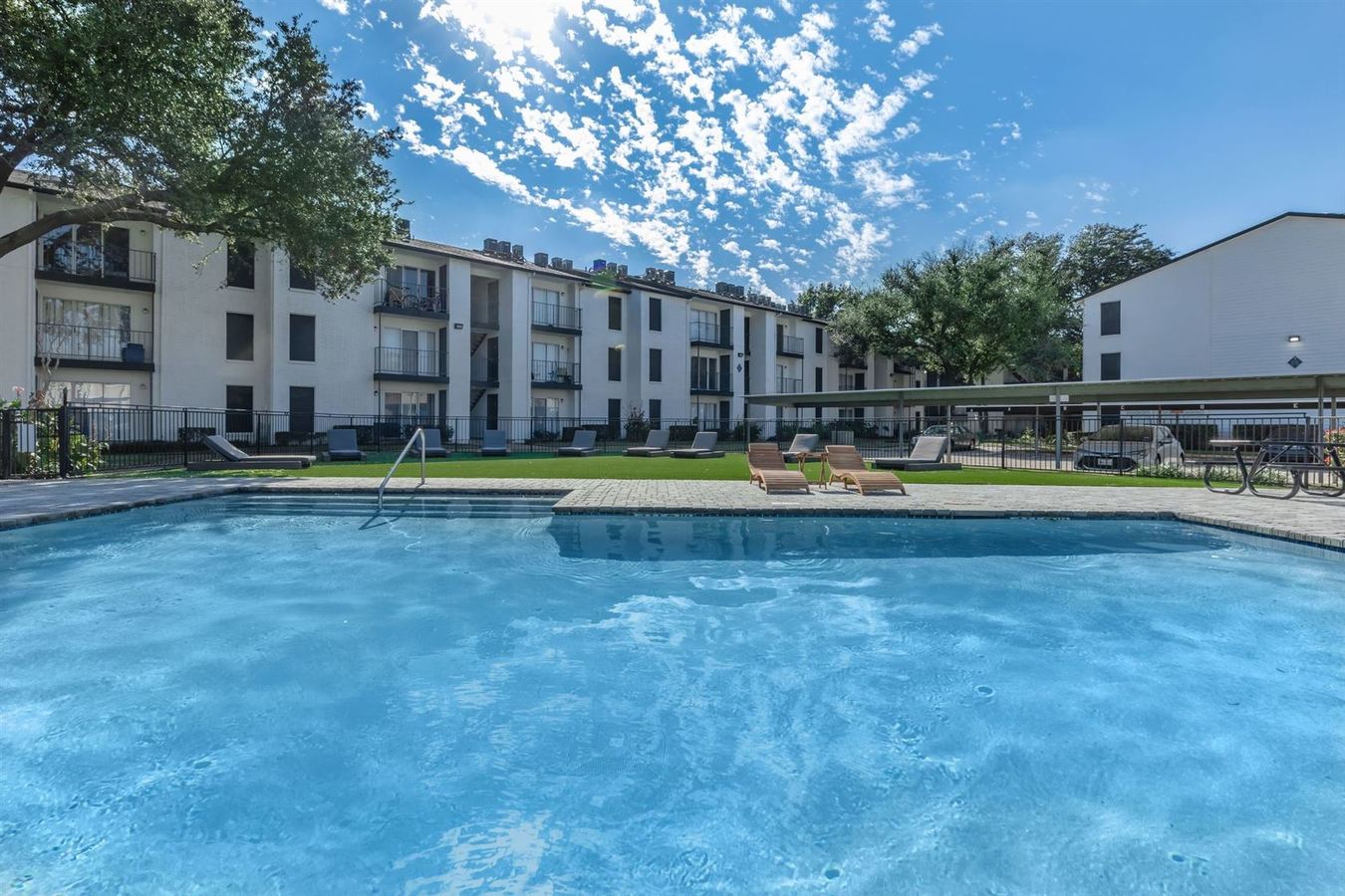Tides on Rosemeade East Apartments Dallas, TX | Rentable