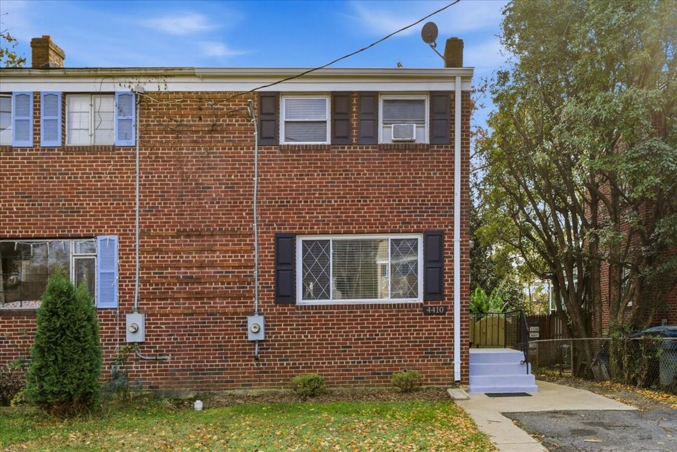 Beautifully Updated Home With Hardwood Floors... Apartments Alexandria, VA