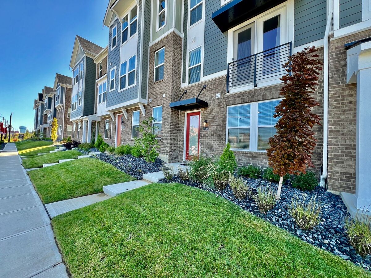Central, Luxury Townhome In The Heart Of Liberty Apartments West ...