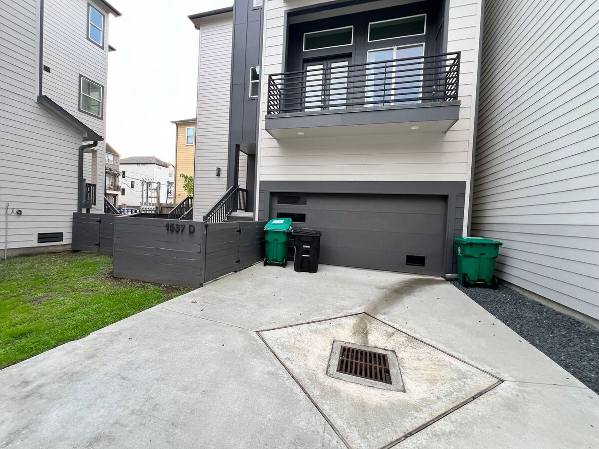 3-story Townhome In Timber Heights Village With... Apartments Houston, TX