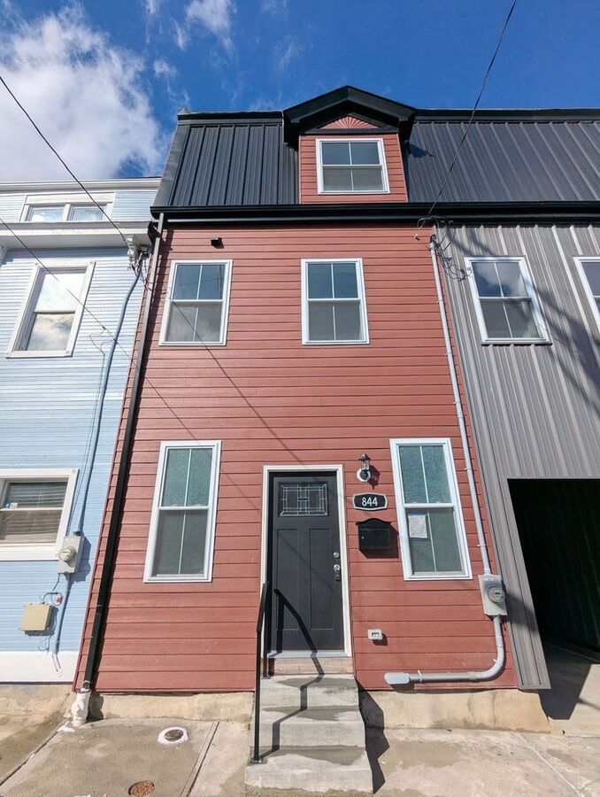 Beautiful Updated 4 Bed, 35 Bath Home In East... Apartments Pittsburgh, PA