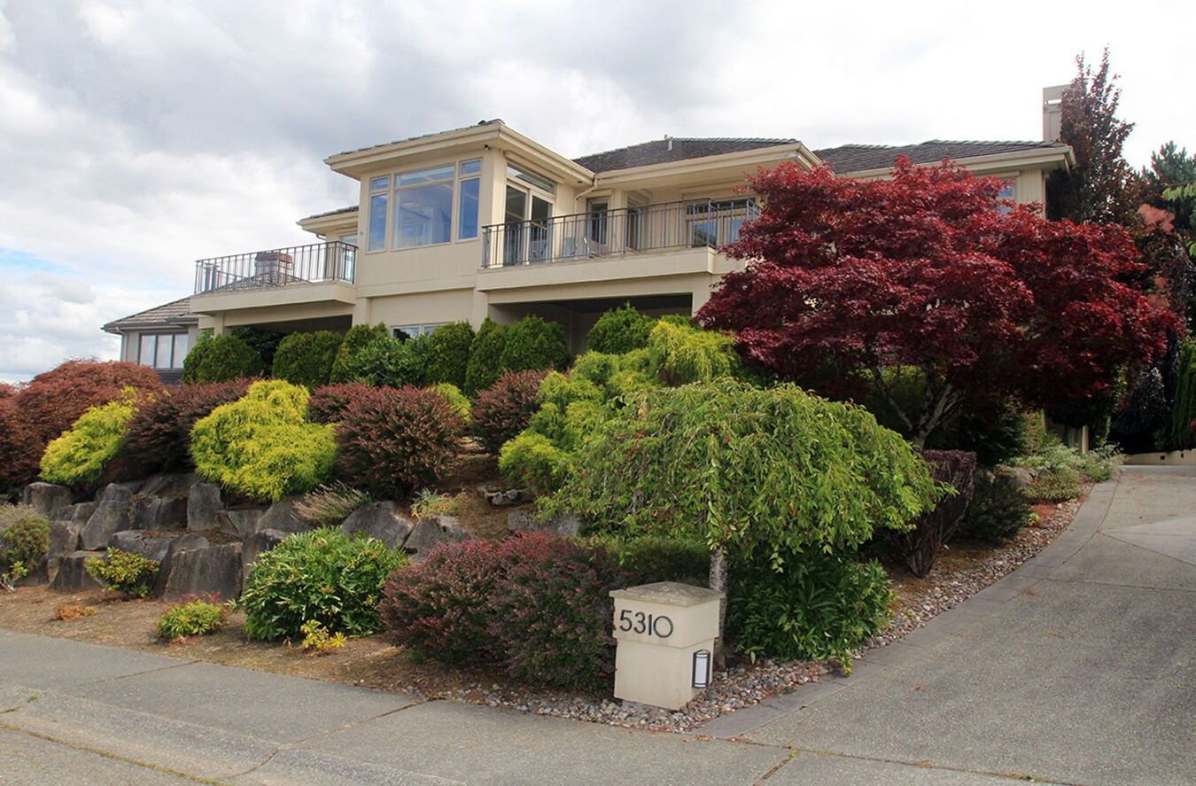 Luxury 4 Bedroom Bellevue Home In ‘the Summit’ W... Apartments Bellevue, WA