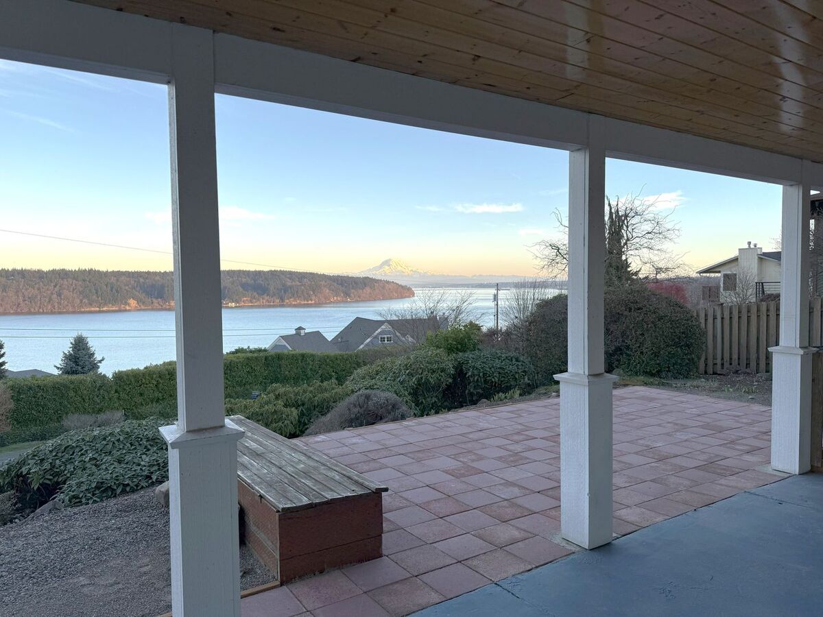 Adams 11016 Apartments - 11016 Colvos Dr Gig Harbor, WA