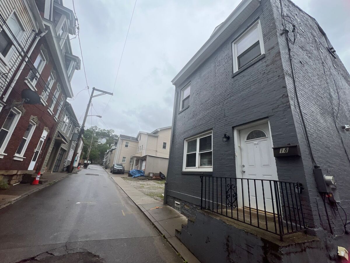 Beautiful 4 Bedroom/ 2 Bath With Private Courtyard Apartments ...