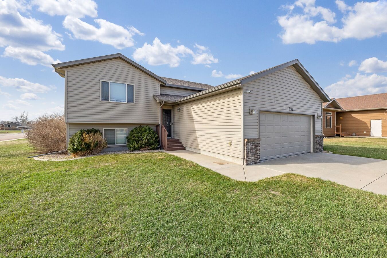 4 Bed | 2 Bath | Split-foyer | Box Elder Apartments Box Elder, SD