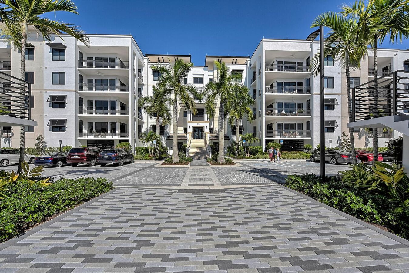 Annual Unfurnished Luxury Condo In Downtown... Apartments Naples, FL
