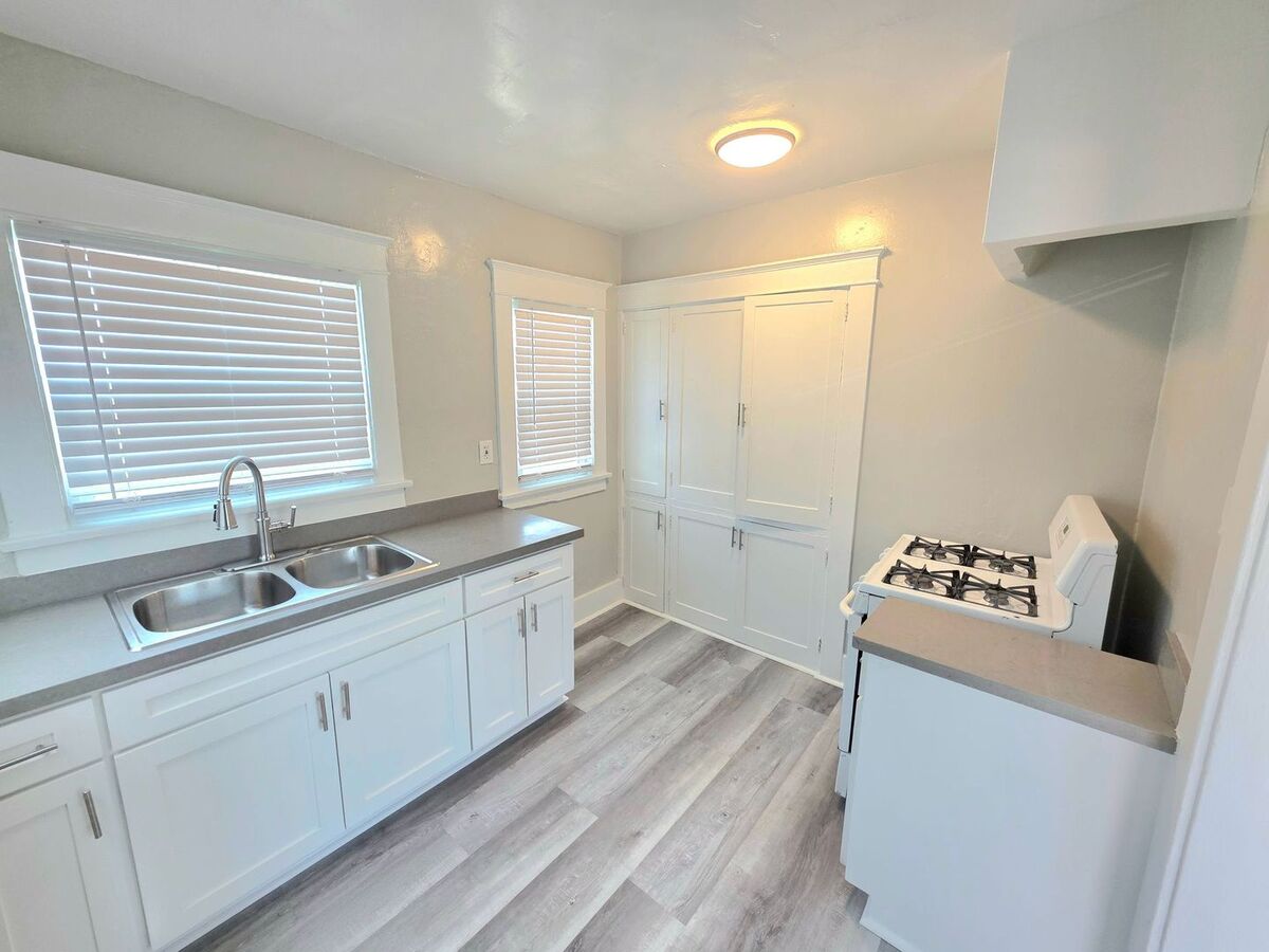 Lb1557 Apartments - 1557-1563 Pine Ave Long Beach, CA