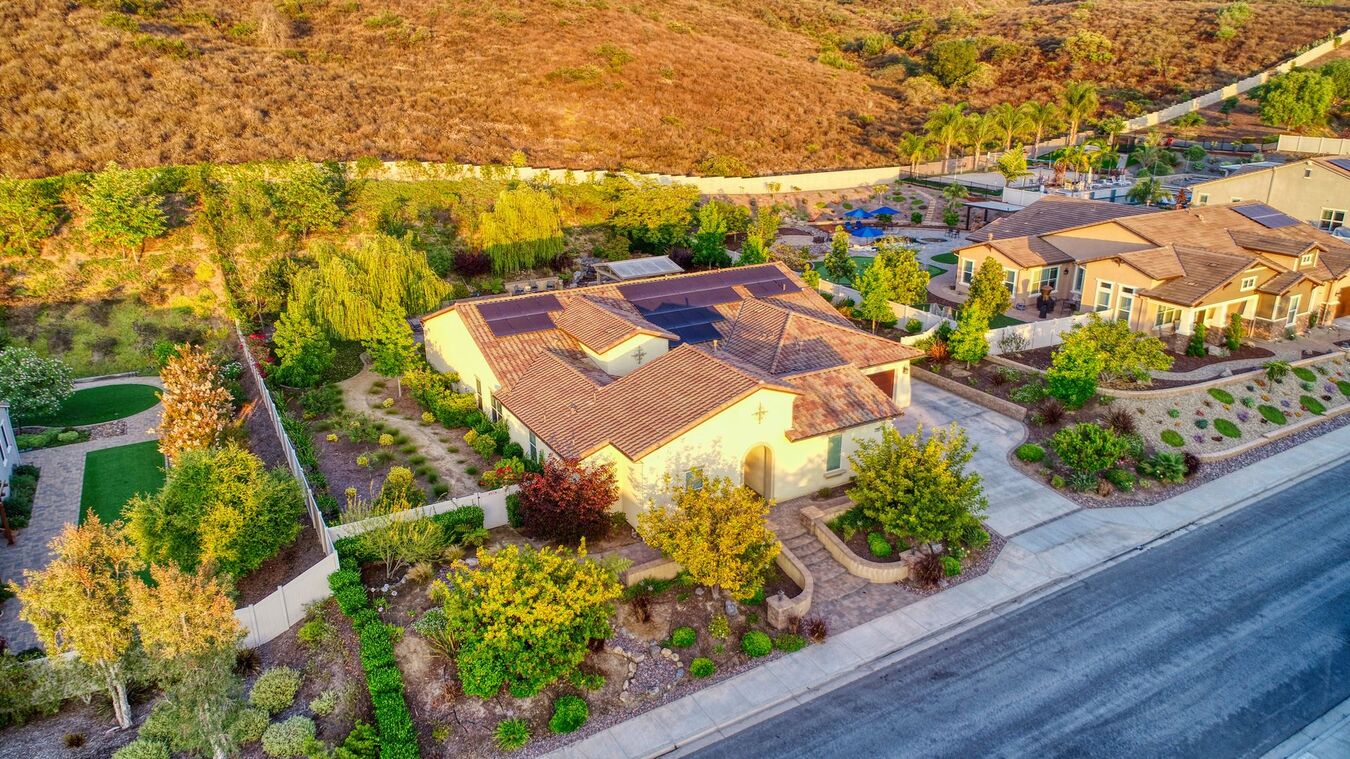 5 Bedroom Resort-style Estate With Pool, Spa &... Apartments Vista, CA