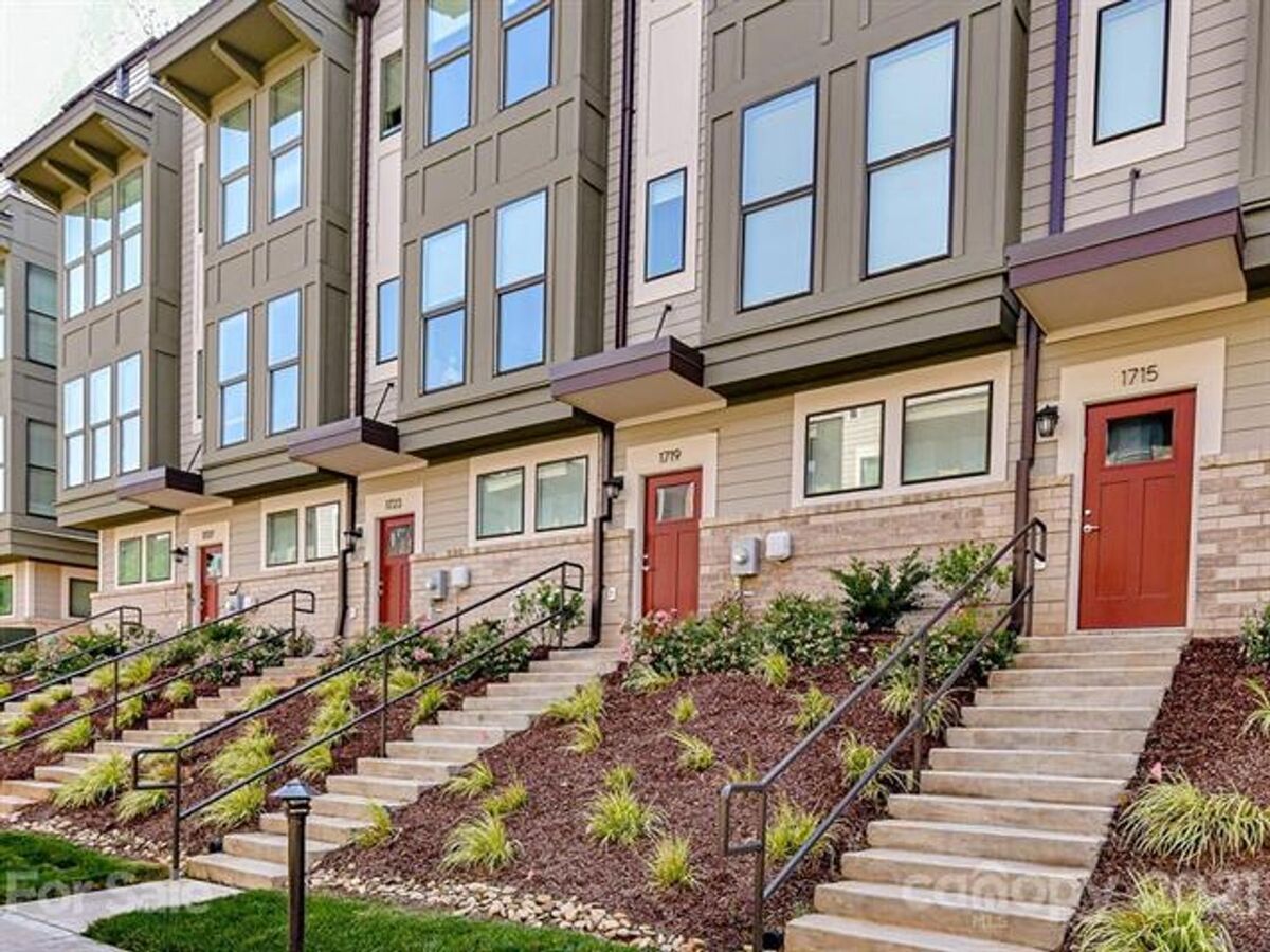 Rooftop Terrace Townhome In Wesley Heights... Apartments Charlotte, NC