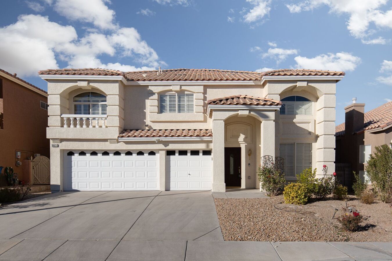 Enormous Silverado Ranch 5 Br Plus Loft Home For... Apartments Las ...