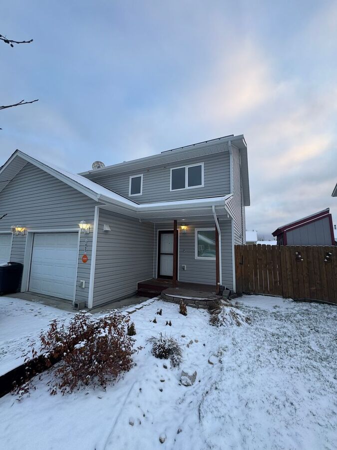 2 Story 3 Bd 15 Bath Townhouse In Lavelle Estates! Apartments Fairbanks, AK