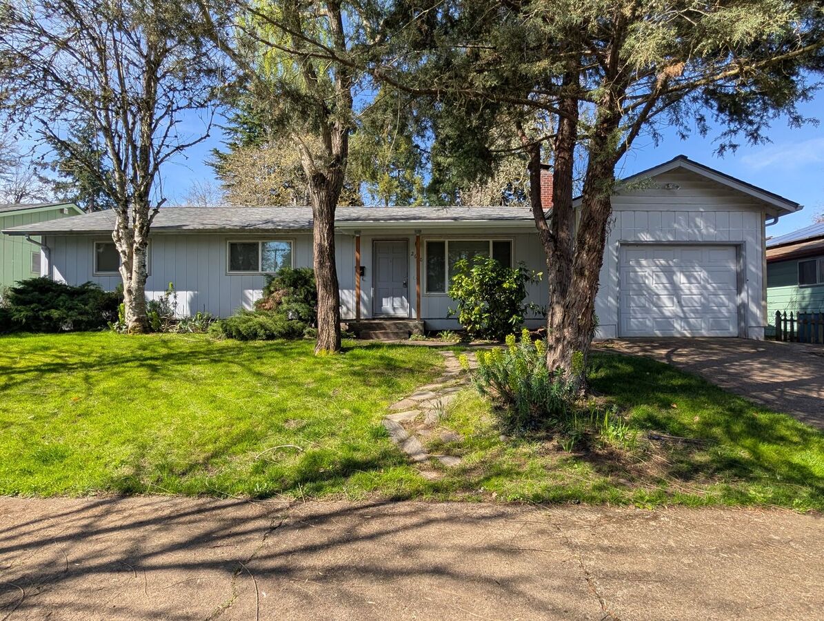 Great 3-bedroom, 15-bath Ranch Style Home In... Apartments Eugene, OR