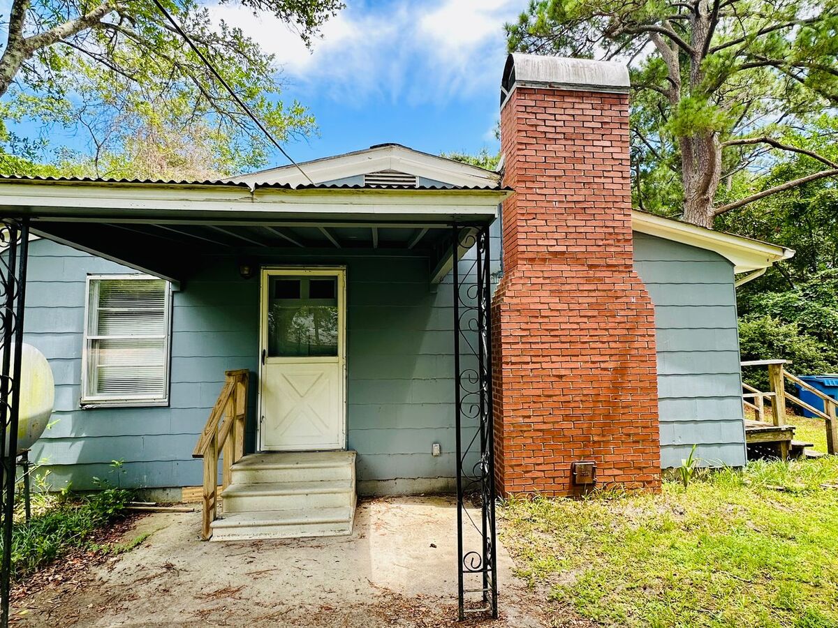 Seagate Area - 1bd/1ba - Located Just Off... Apartments Wilmington, NC