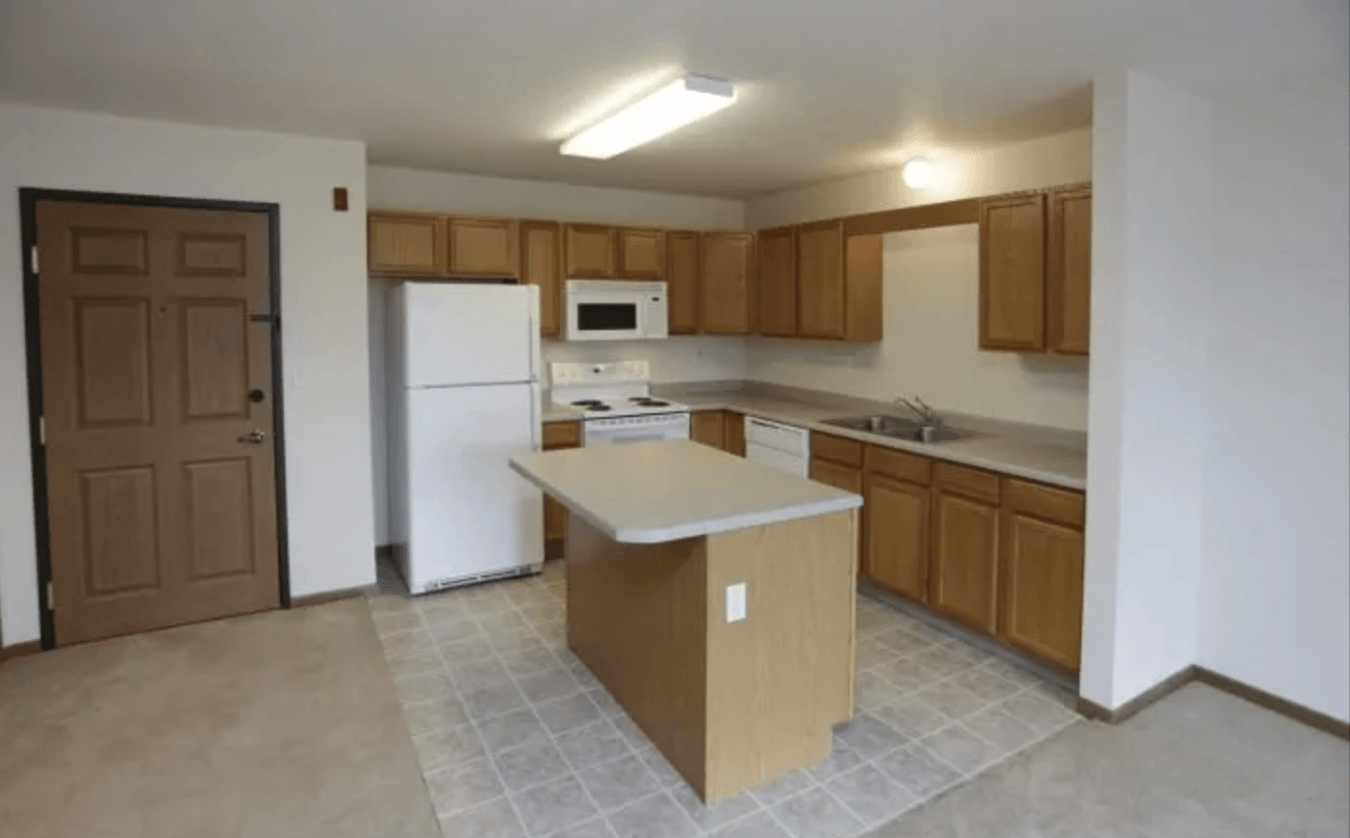 West Ridge Apartments - 2750 S 38th St Grand Forks, ND