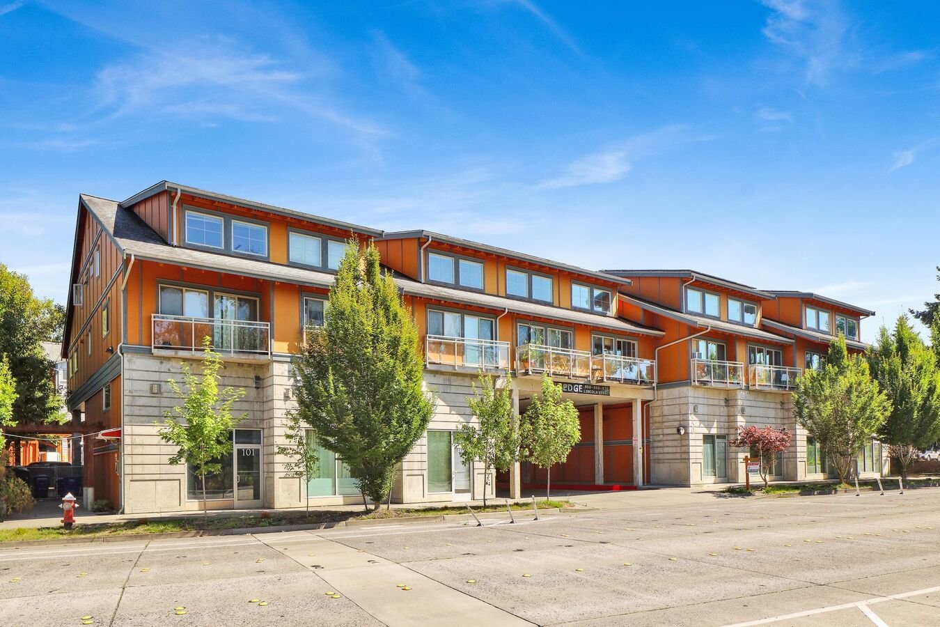 The Edge Apartments - 950 960/970 Lincoln St Bellingham, WA