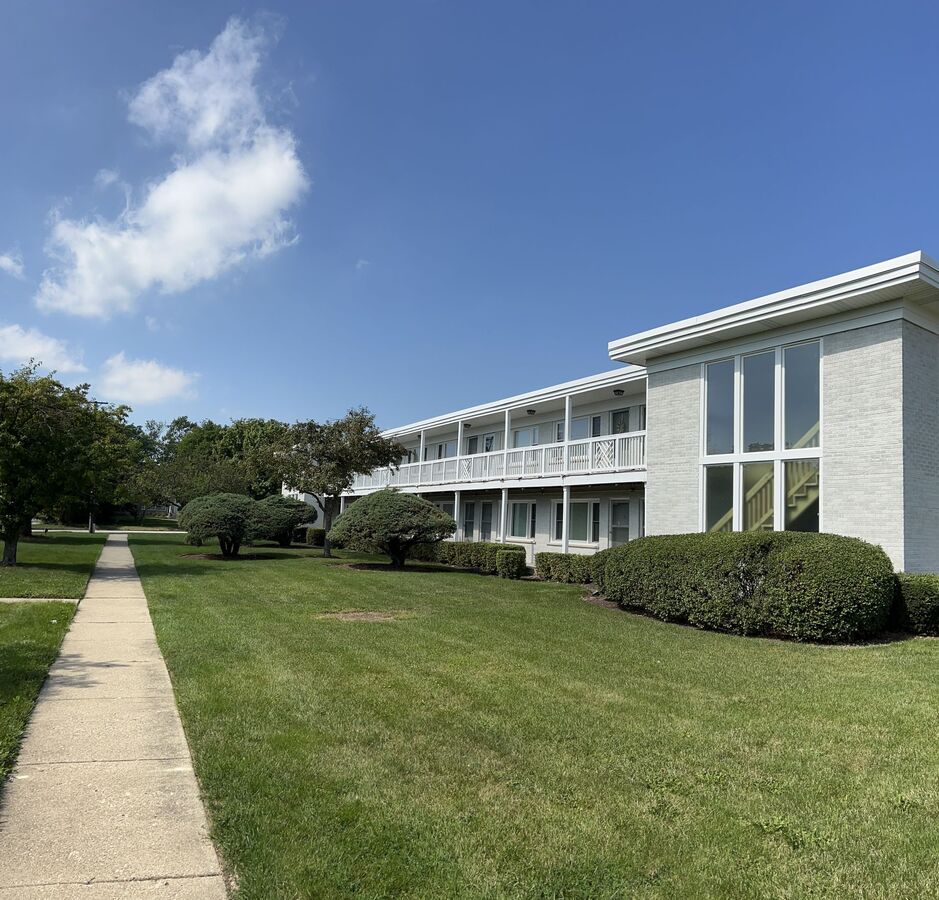 Salt Creek Apartments - 125 S Villa Ave Addison, IL