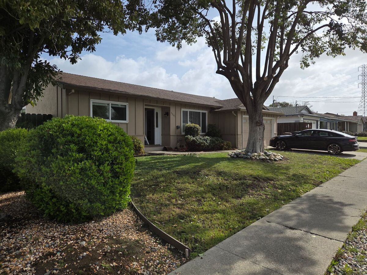 Clean And Updated Single Level Home In Great... Apartments Antioch, CA