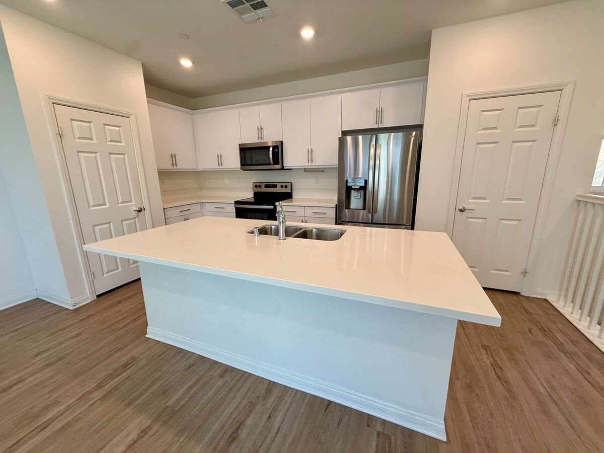 Luxury Townhome 3 Level 2 Car Garage Modern... Apartments San Marcos, CA