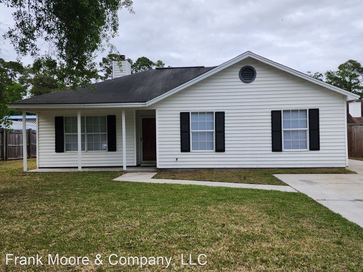 3 Bedroom, 2 Bath Located In The Sandfly Area! Apartments Savannah, GA