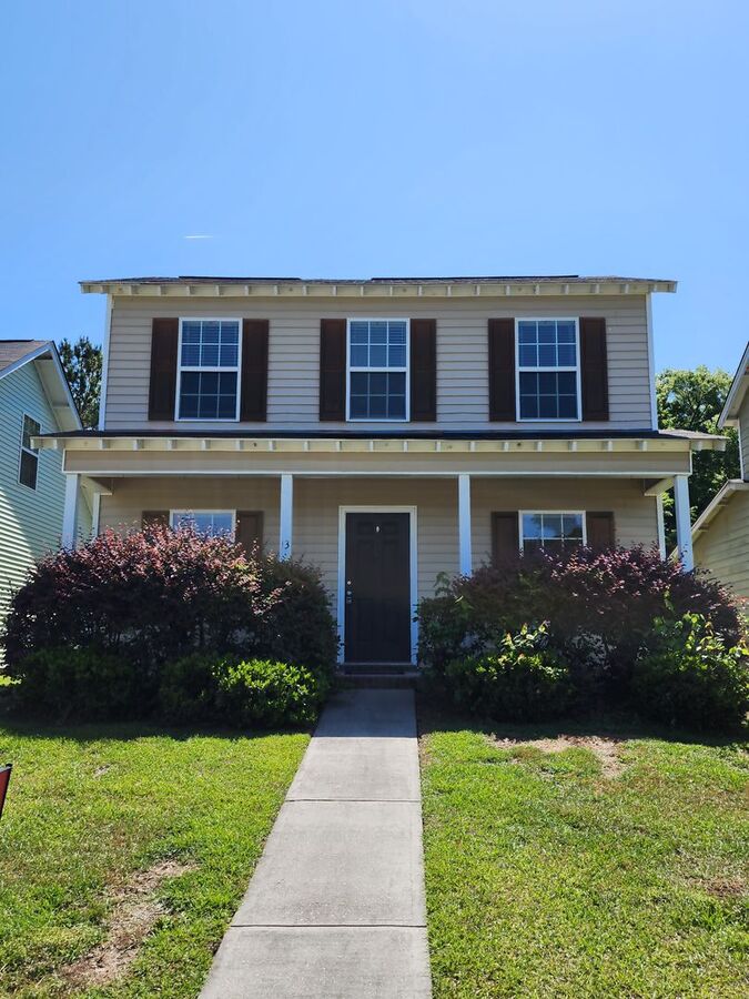 Charming 3 Bedroom Home In The Berwick Area! Apartments Savannah, GA