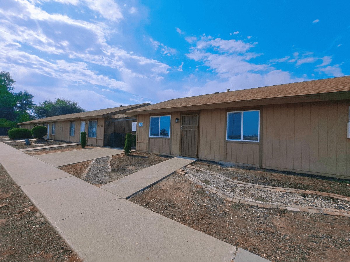 Ashlan Lagoon Apartments - 4781 E Ashlan Ave Fresno, CA