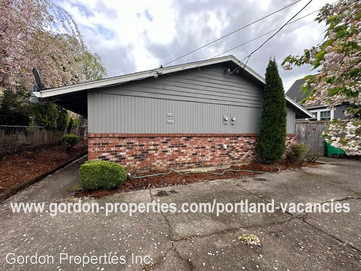 4406-4408 SE 28th Ave Portland, OR Apartment for Rent