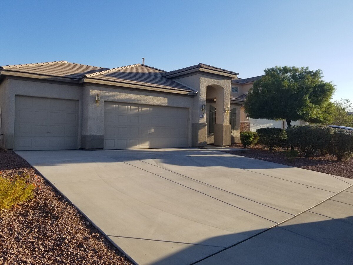 Stunning Single Story In Henderson! Apartments Henderson, NV
