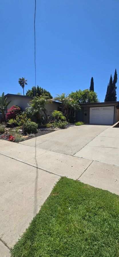 Charming 2 Bedroom, 1 Bath Clairemont Home With... Apartments San Diego, CA