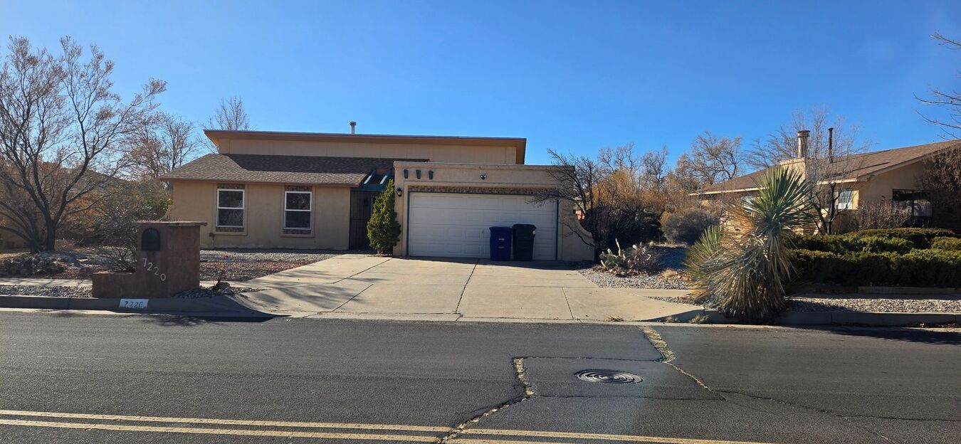 3 Bedroom House In Taylor Ranch Apartments Albuquerque, NM