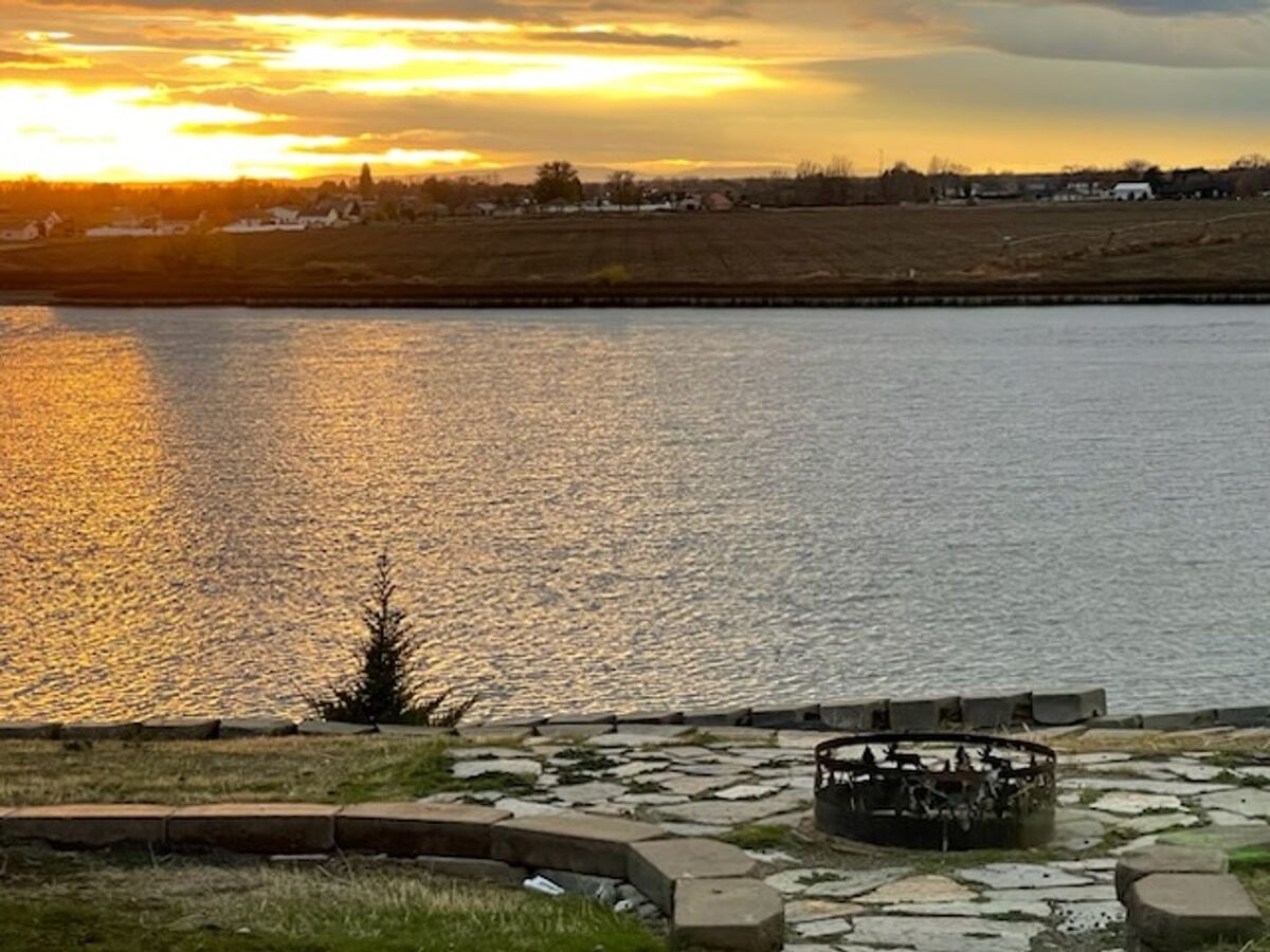 Waterfront! Sunset Views! 3 Bdrms! Attached... Apartments Moses Lake, WA