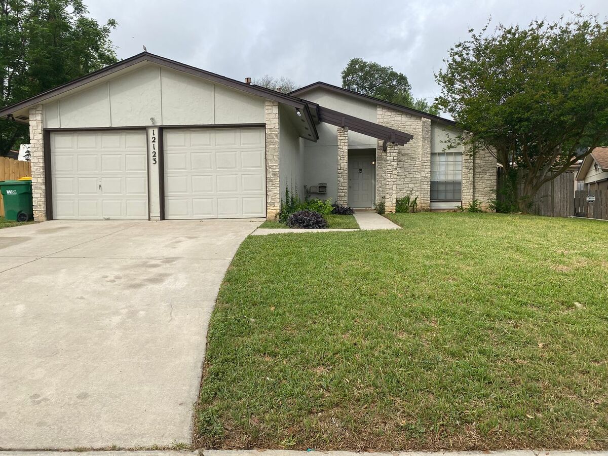Welcome Home To 12123 Stevens Court! Apartments Live Oak, TX