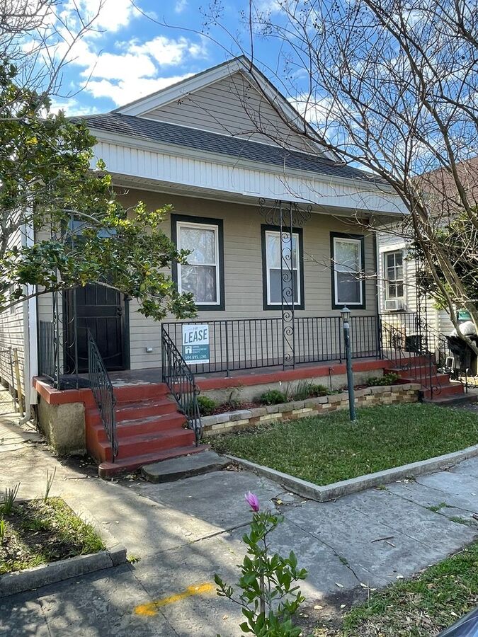 3bd/2ba With Back Deck, Yard, And Storage Shed Apartments New Orleans, LA