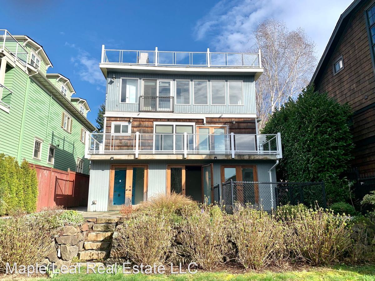 Classic Roanoke Renovated Home Apartments Seattle, WA