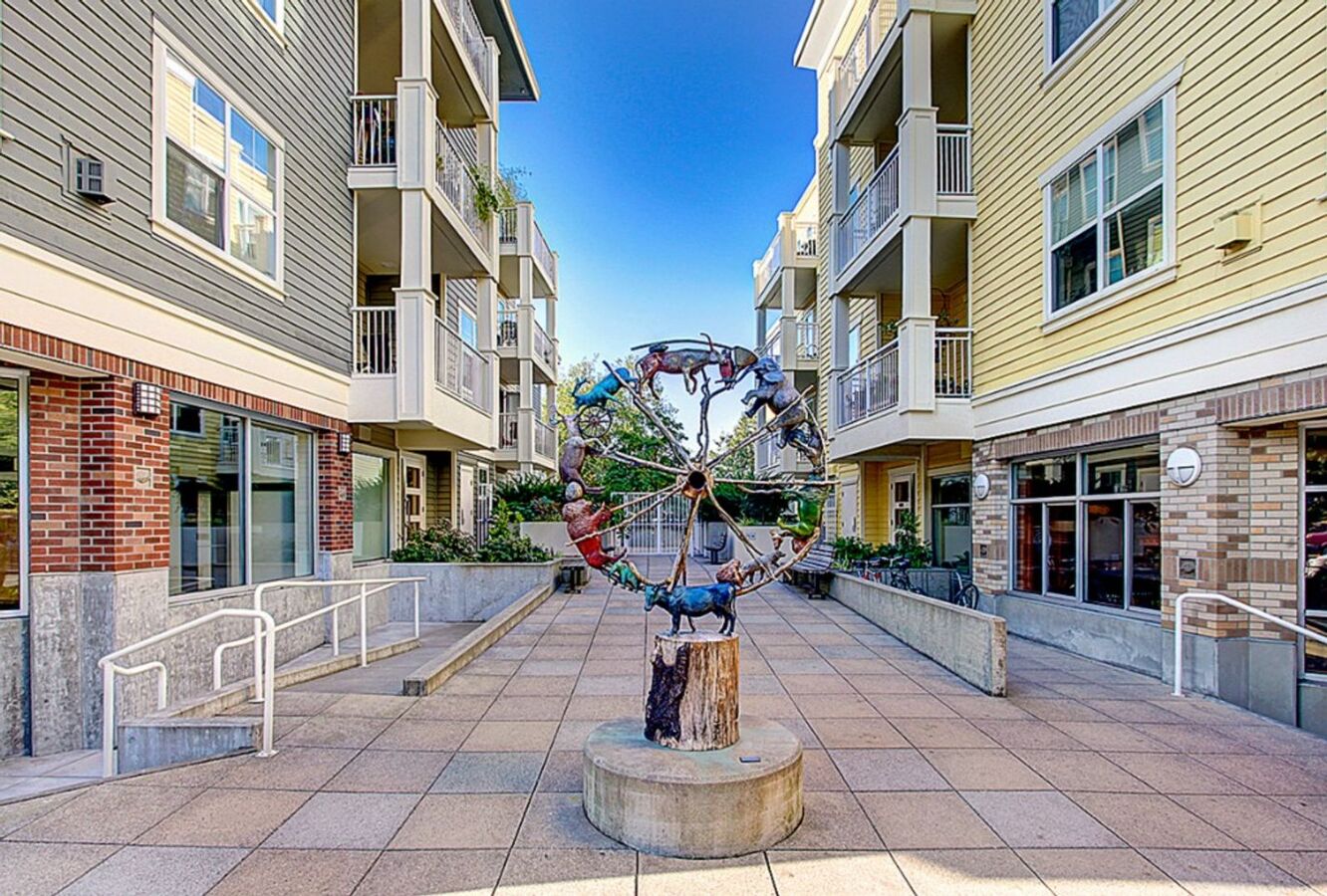 Sun-filled Condo By University Village And Burke... Apartments Seattle, WA