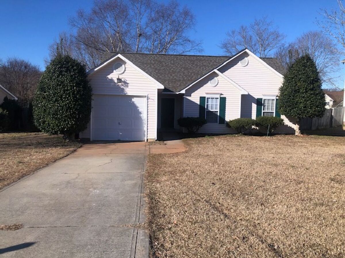 Nice Open Concept 3 Bedroom Home With Lots Of... Apartments Monroe, NC