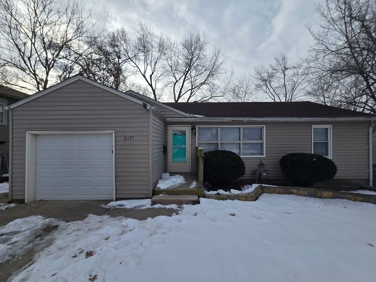 Completely Updated 3 Bedroom Ranch With All The... Apartments Kansas ...