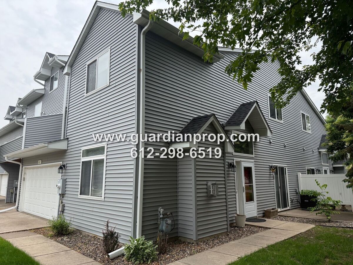 End Unit Townhouse Available Now, Loft Area,... Apartments Woodbury, MN