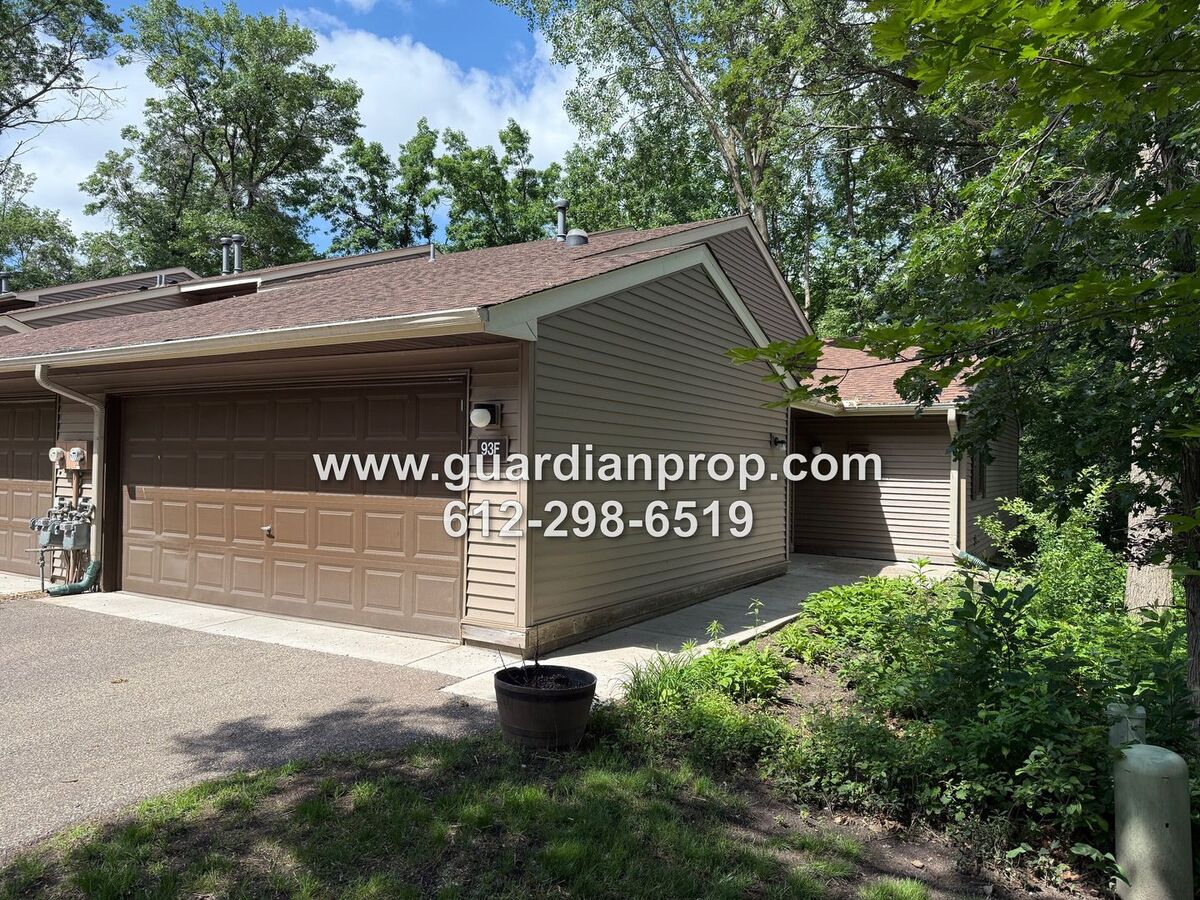 One Level End Unit Townhouse Available Now, Open... Apartments Circle ...